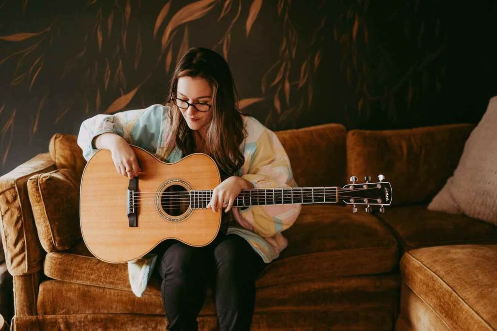 Meet Lisa Clow - Voyage Knoxville Magazine